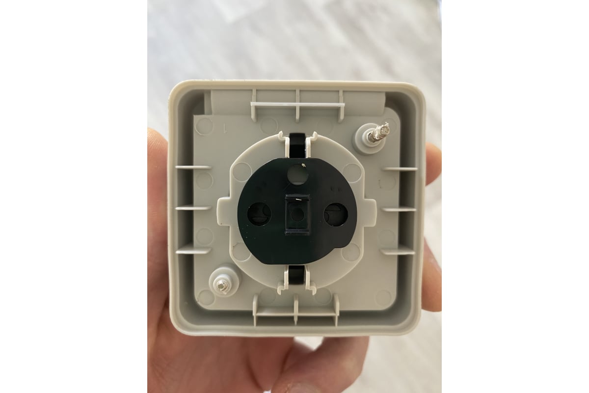 Бытовая розетка с заземлением и крышкой Volsten V01-43-R18-S Marin Grey ...