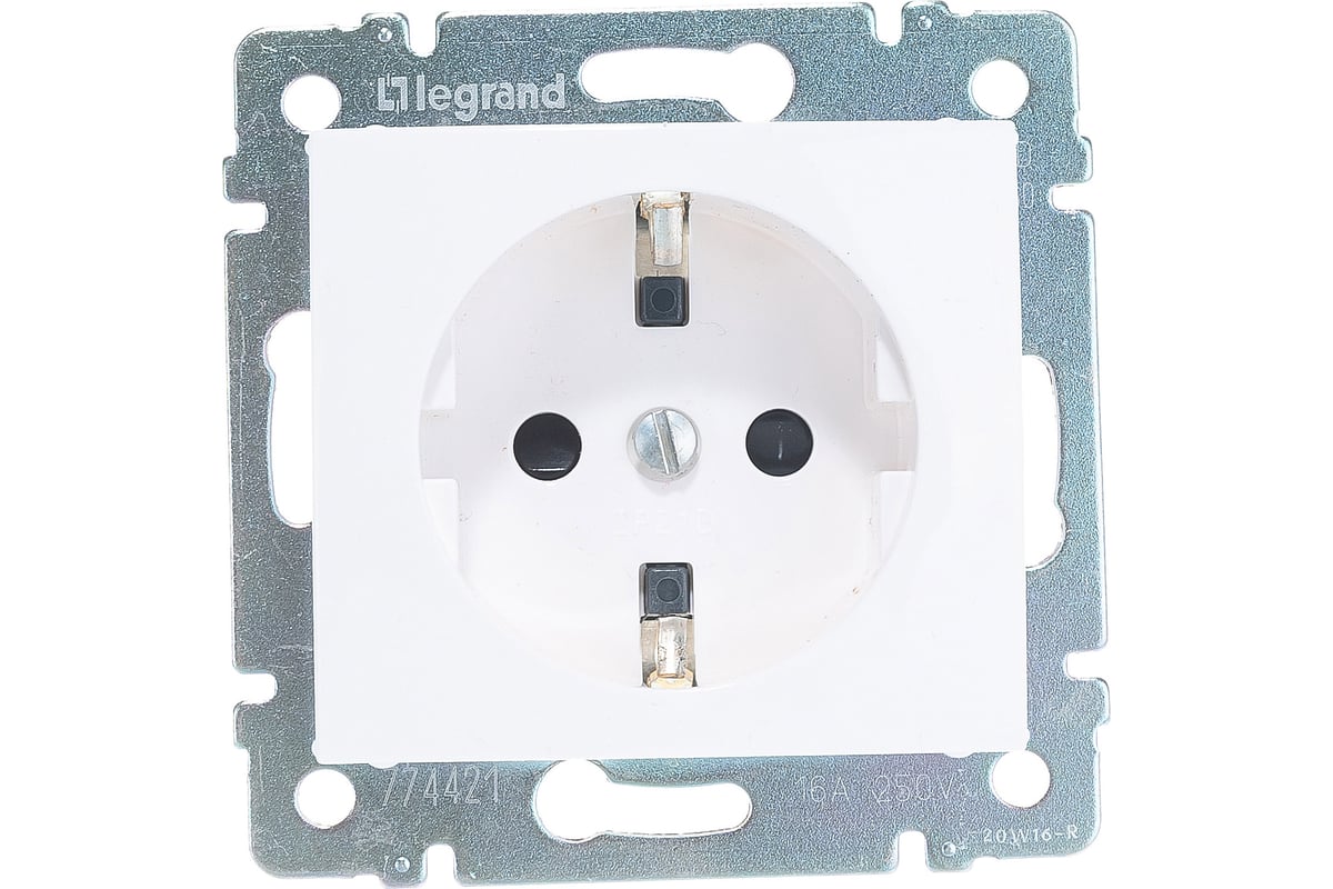 Розетка Legrand с заземлением Legrand Valena со шторками 16А 250В ...