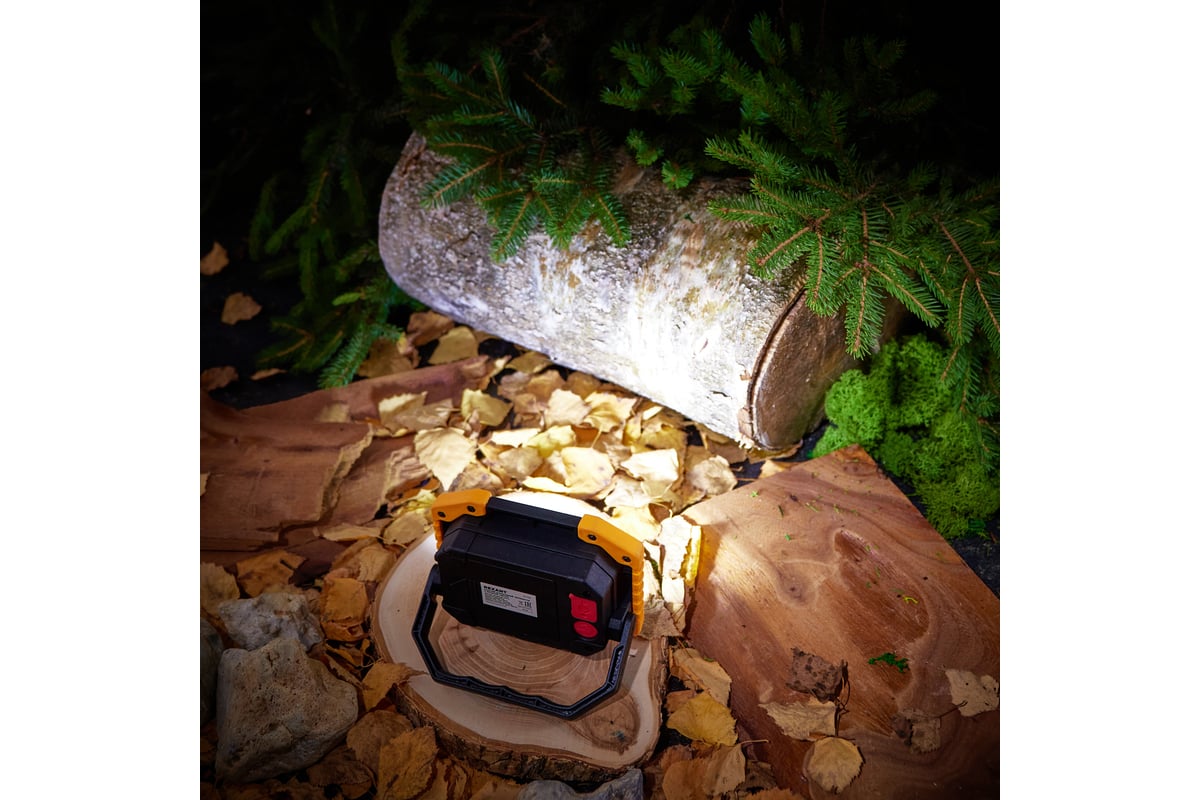 Аккумуляторный прожекторный фонарь REXANT NEW AGE, трехрежимный, в противоударном корпусе, с ...