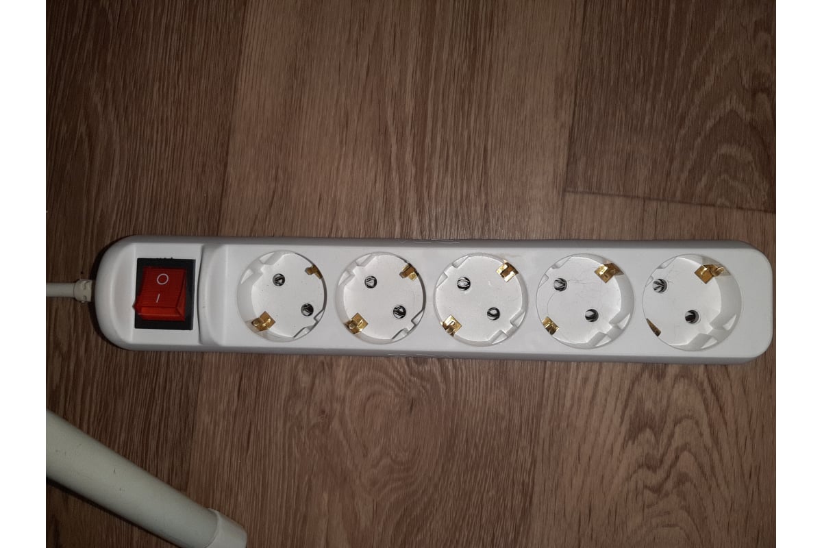 Удлинитель ЭРА U-5es-5m Россия с заземлением, 3x1мм2, 16A, ПВС, с выкл ...