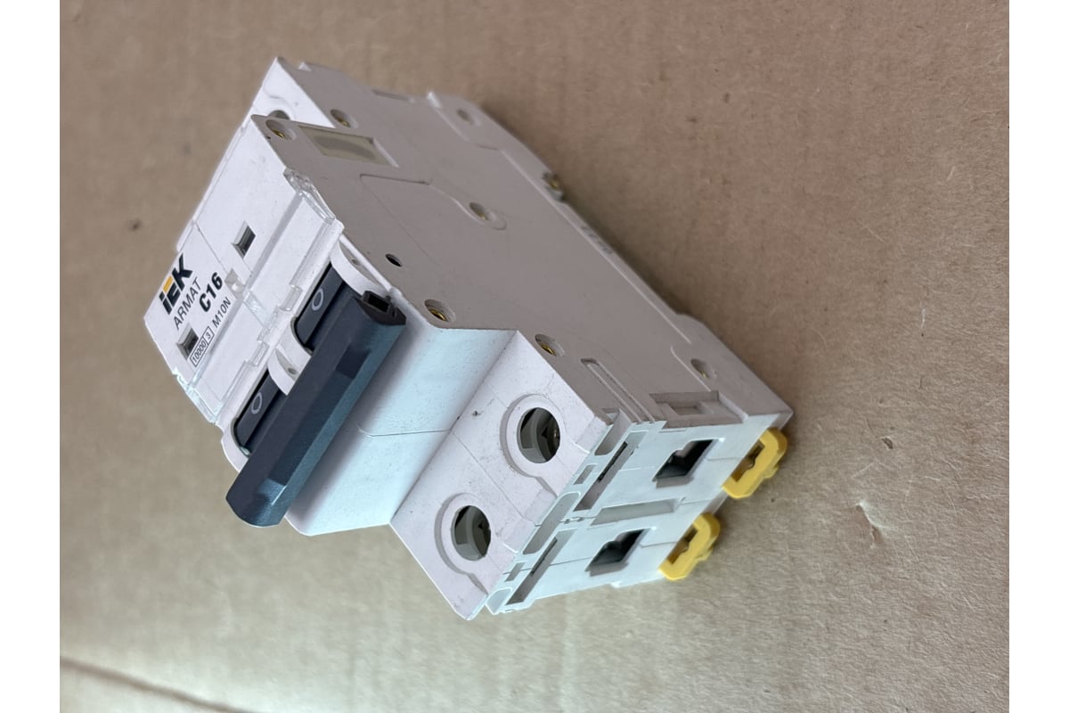 Автоматический выключатель IEK ARMAT M10N 2P C 16А AR-M10N-2-C016 - выгодная цена, отзывы ...
