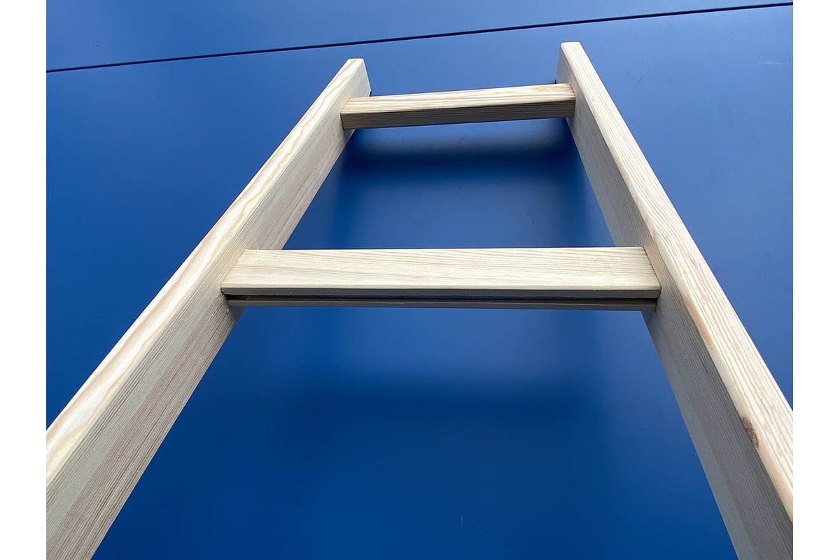 Деревянная приставная лестница SevenBerg Пирамида с расширенным ...