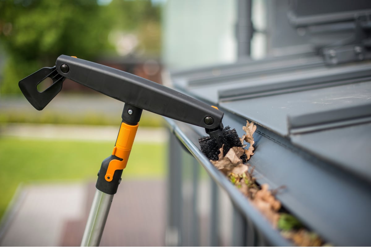 Насадка-очиститель для желобов Fiskars QuikFit 1001414 - выгодная цена ...