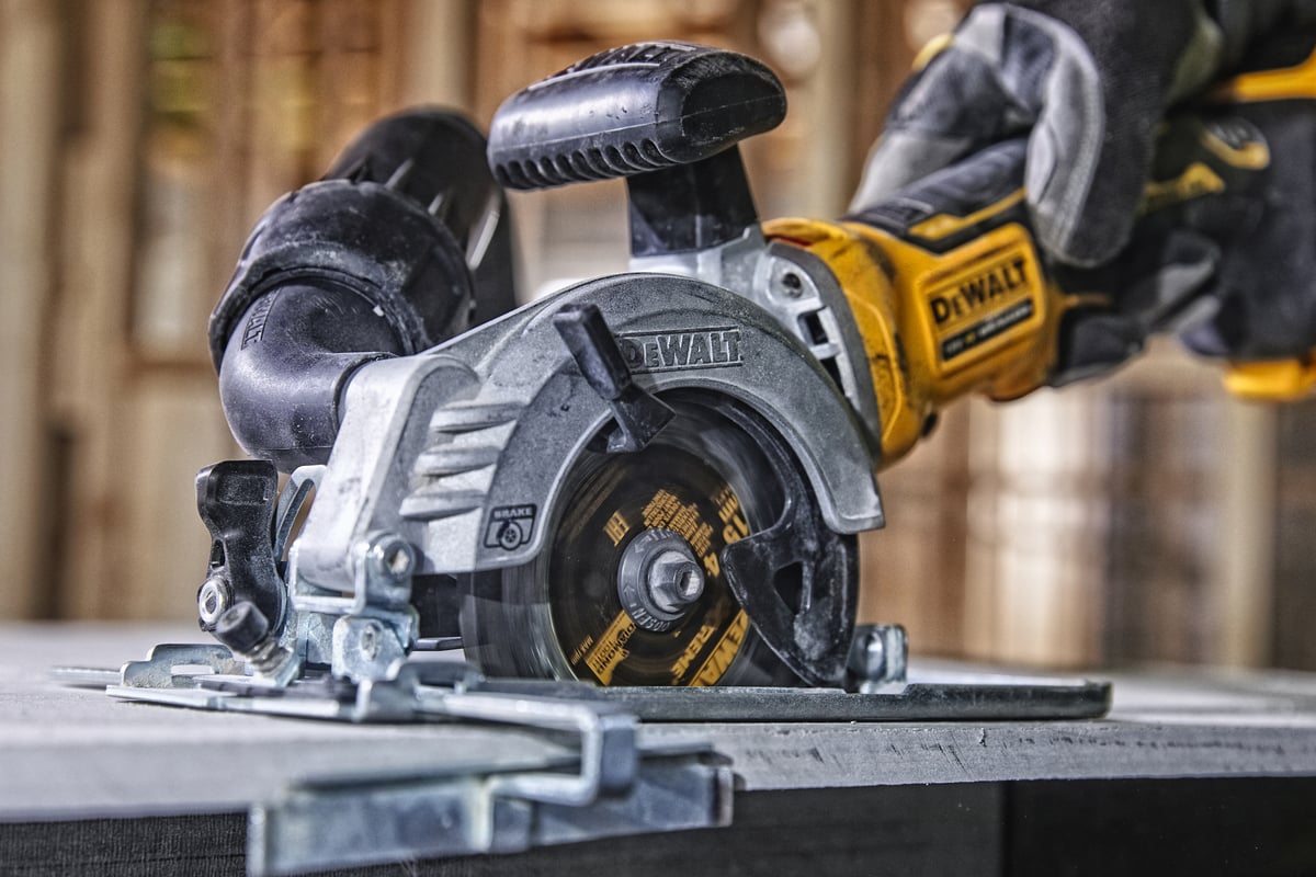 Циркулярная пила DEWALT 18 В XR DCS571N-XJ - выгодная цена, отзывы ...