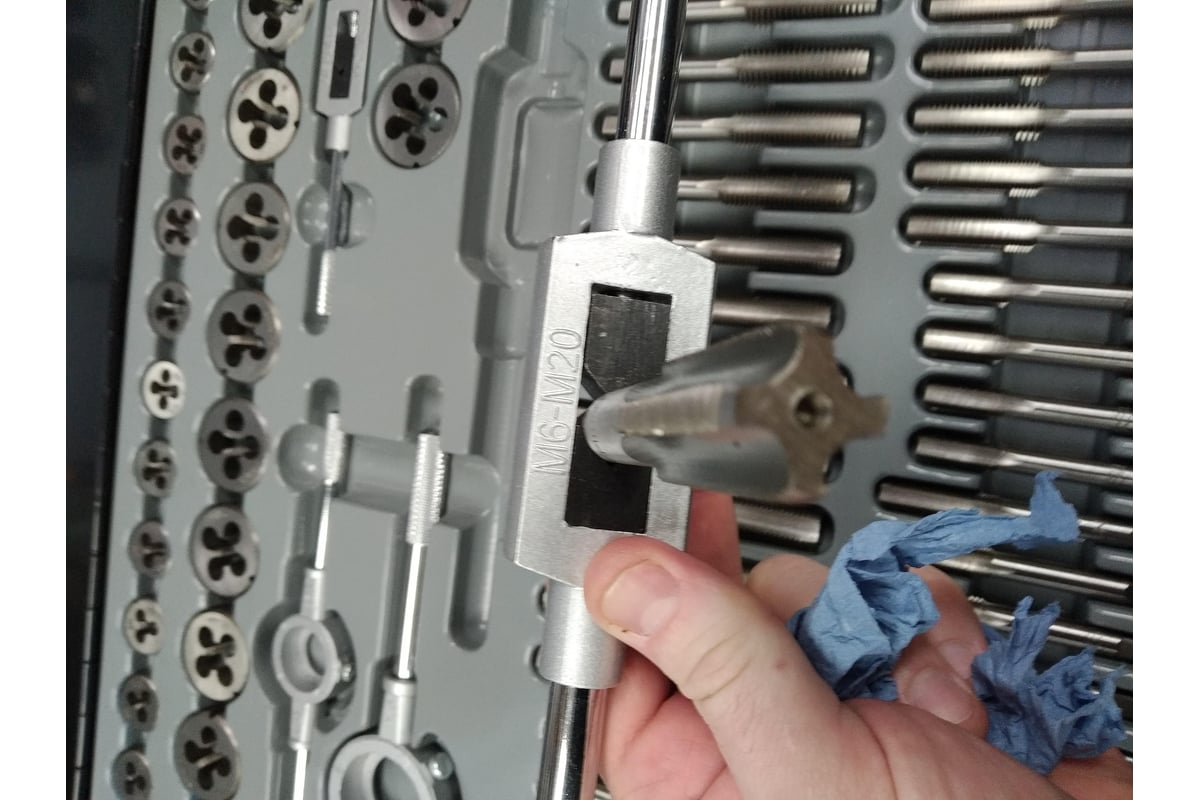 Набор метчиков и плашек М2-М18 WIEDERKRAFT 110 предметов, метрическая ...