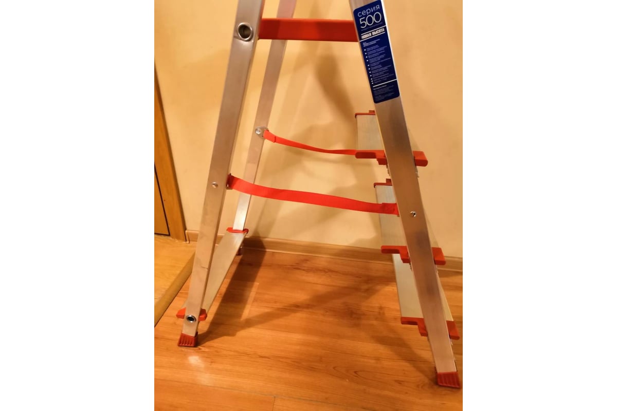 Профессиональная стремянка Новая Высота 4 ступени с шириной 130 мм, Max ...