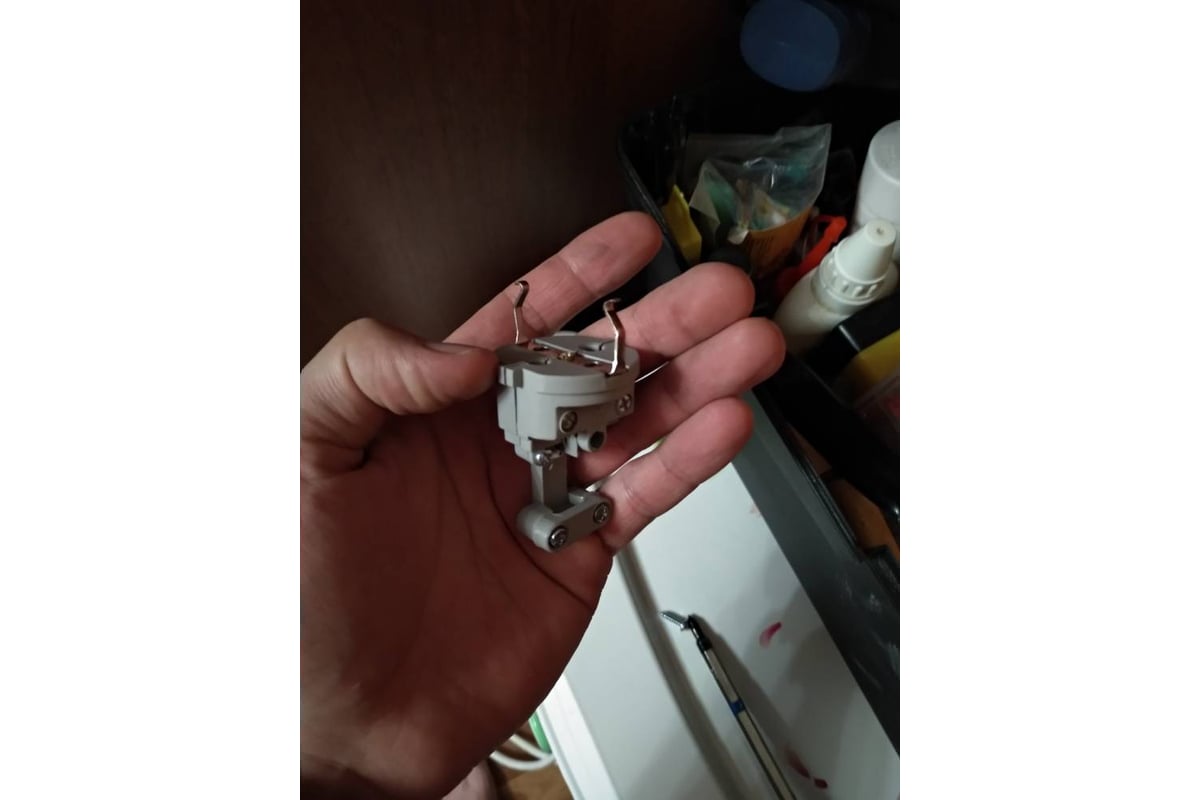 Каучуковая кабельная розетка 220В 16А с/з и крышкой, IP44, чёрная BEMIS ...