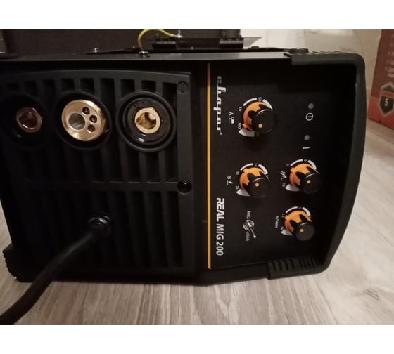 Сварочный инвертор Сварог MIG 200 REAL N24002N Black маска+краги 95883 ...